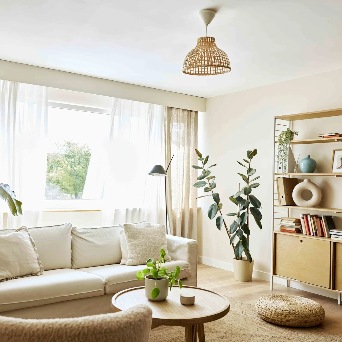 What Homeowners Ask About Painting Small Rooms to Look Bigger – Randall's